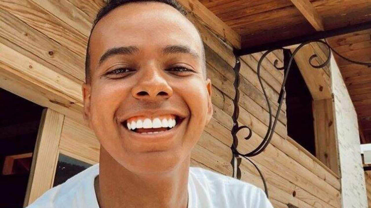 Cantor gospel Jotta A sai do armário e recebe apoio dos fãs