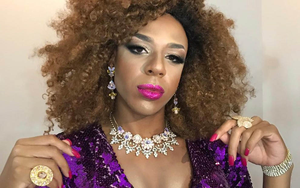 Drag queen em As Five, ator cantava na igreja e escondia sapatilha de balé